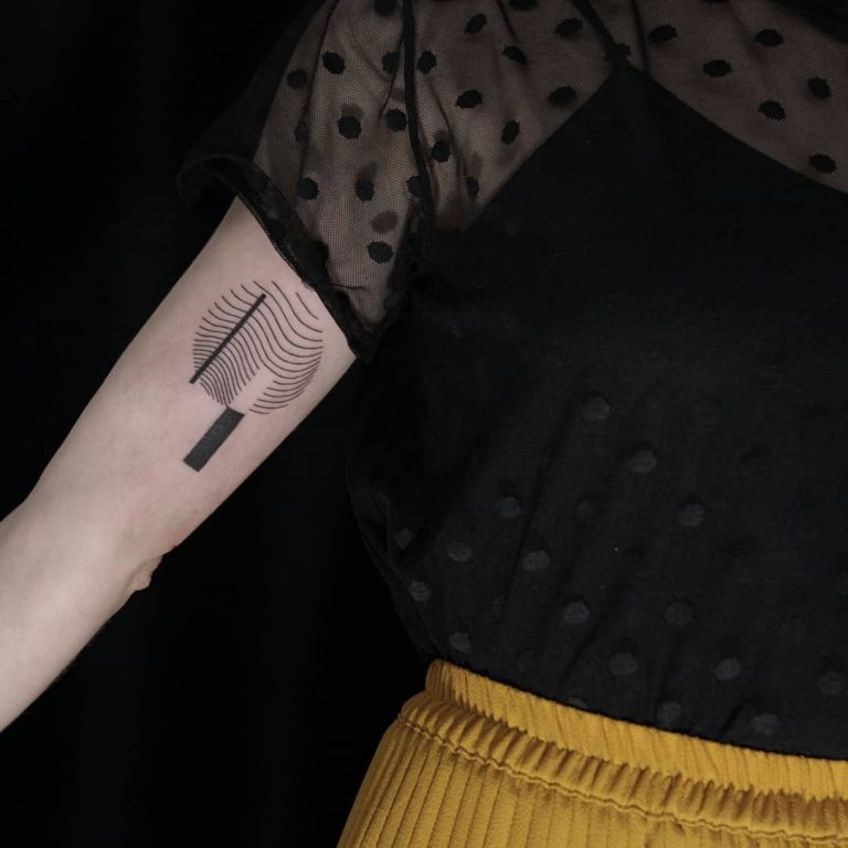 Abstract lines on the right arm - Tattoogrid.net