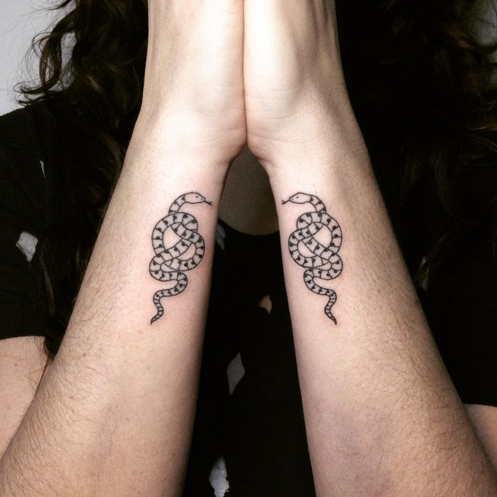 Hand-poked line tattoo by Lara Maju - Tattoogrid.net