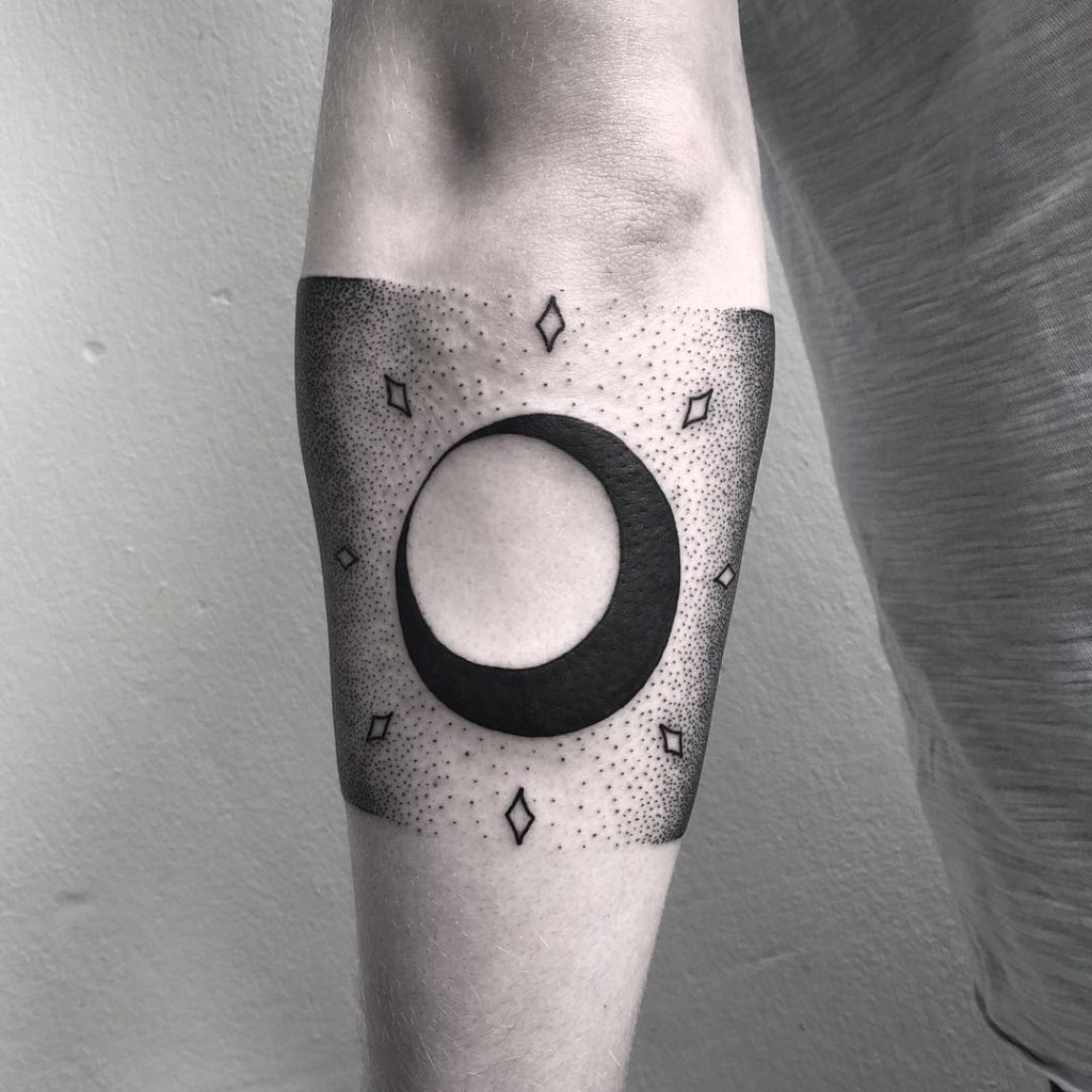 Overlapping circles tattoo - Tattoogrid.net