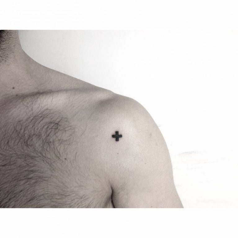 Black snake tattoo on the shoulder - Tattoogrid.net