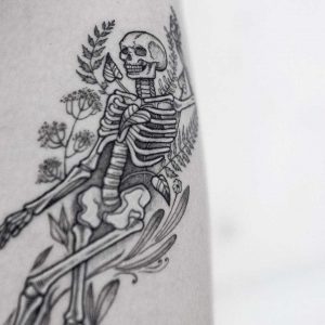 Memento mori and skull by Lozzy Bones - Tattoogrid.net