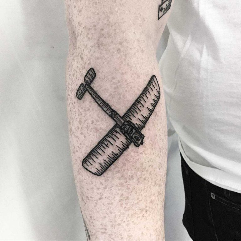 Linear moon tattoo by Francesco Rossetti - Tattoogrid.net